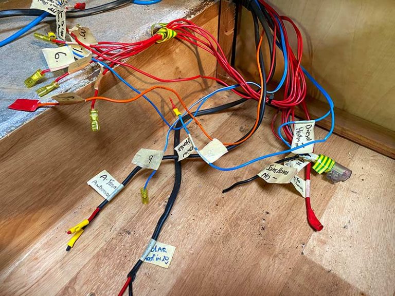 Installing a Redarc Management30 Battery Management System - GoRV