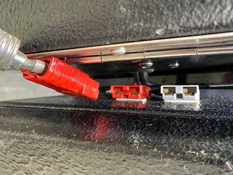 Anderson Plug Connection: Tech Guide - GoRV